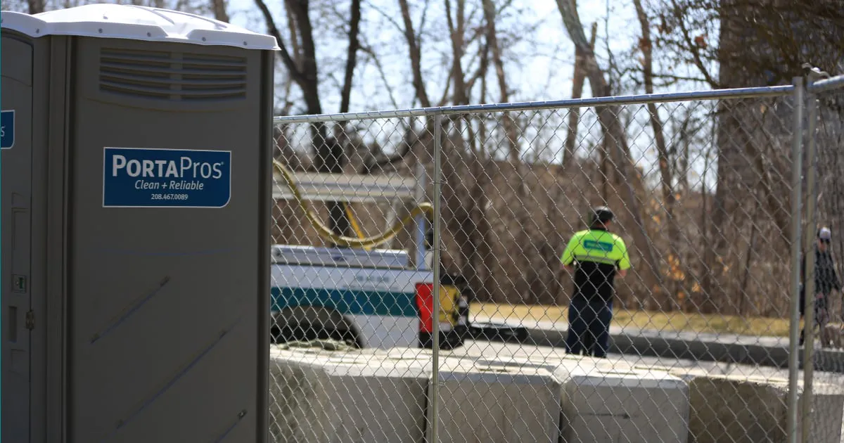 Why Commercial Construction Sites Need Temporary Fencing
